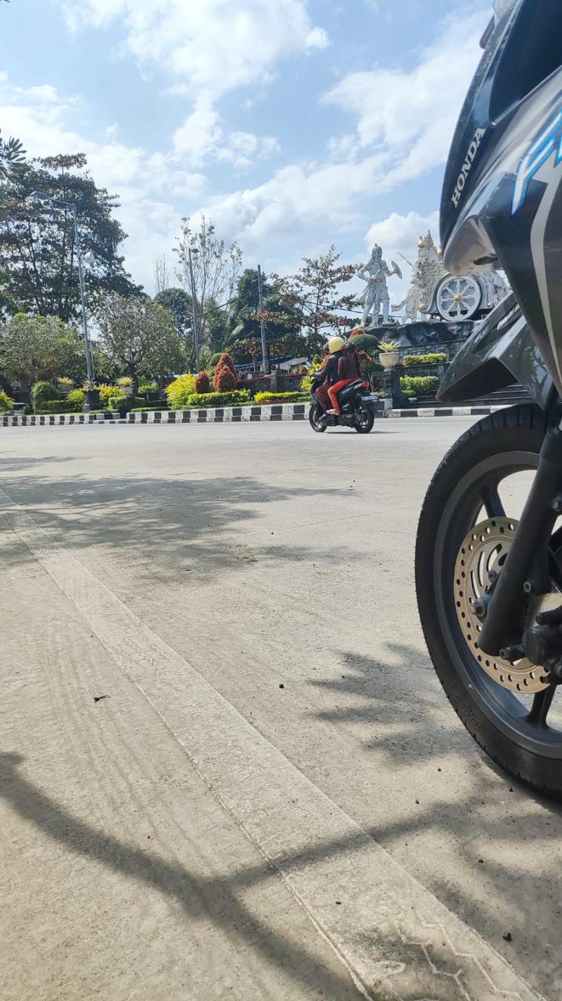 Waspada Agar Selalu #Cari_Aman Berkendara di Jalan Beton | Bali Tribune