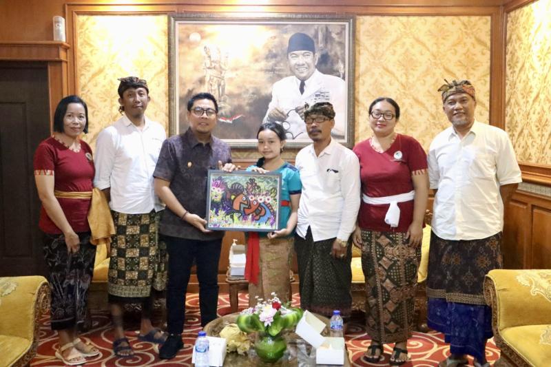 Wawali Arya Wibawa Apresiasi Pameran Lukisan Daur Ulang Sanggar Seni ... Wawali Arya Wibawa Apresiasi Pameran Lukisan Daur Ulang Sanggar Seni ...