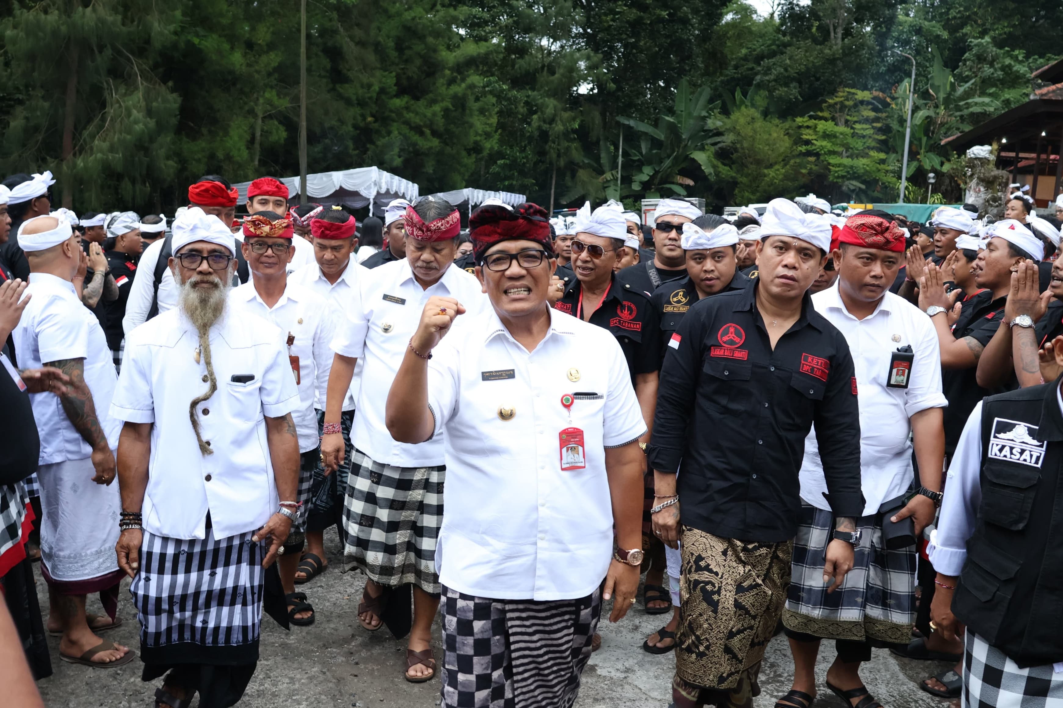 Bupati dan Wakil Bupati Tabanan Hadiri HUT Ke-21 Baladika Bali | Bali ...