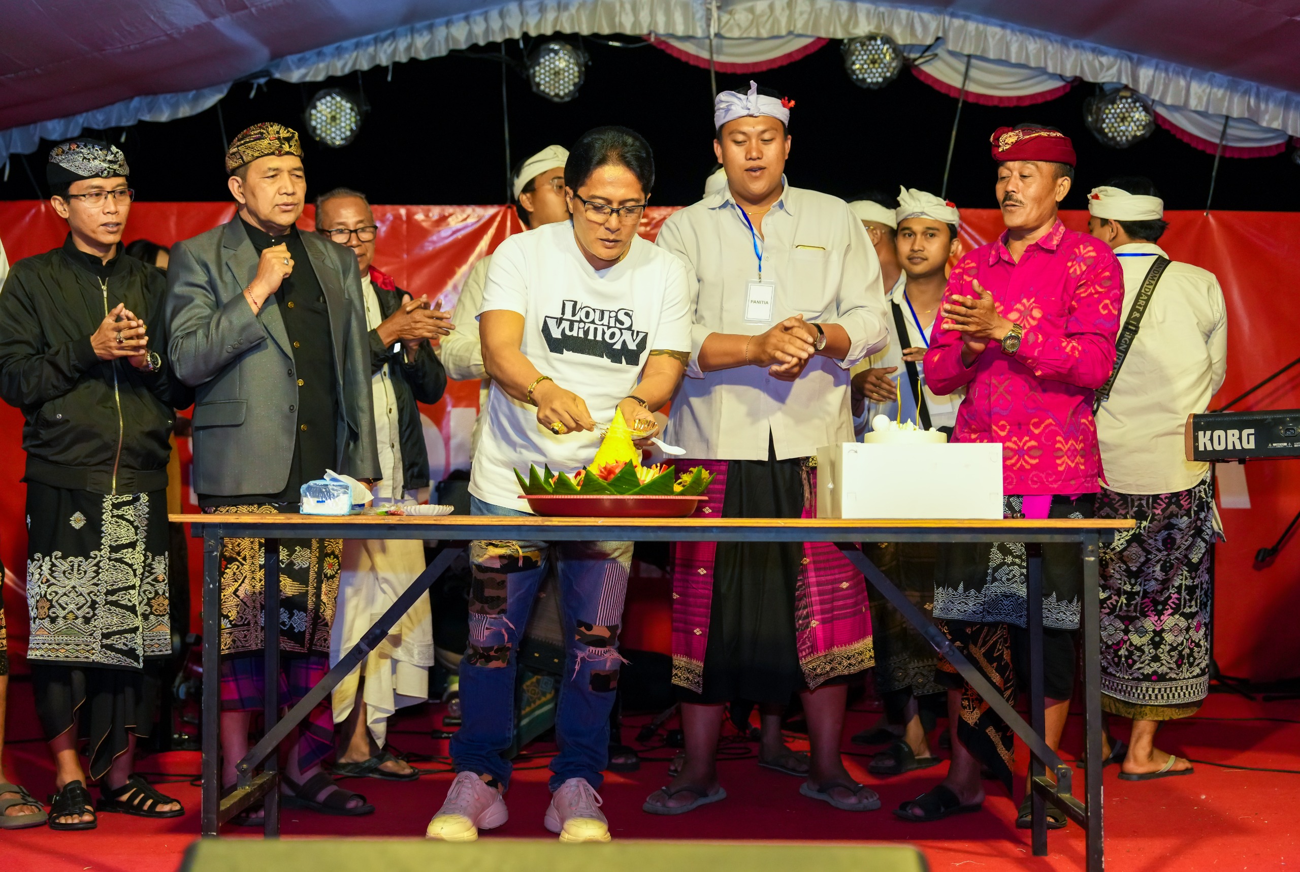 Bupati Giri Prasta Hadiri HUT ke-43 ST. Dharma Putra, Banjar Adat ...