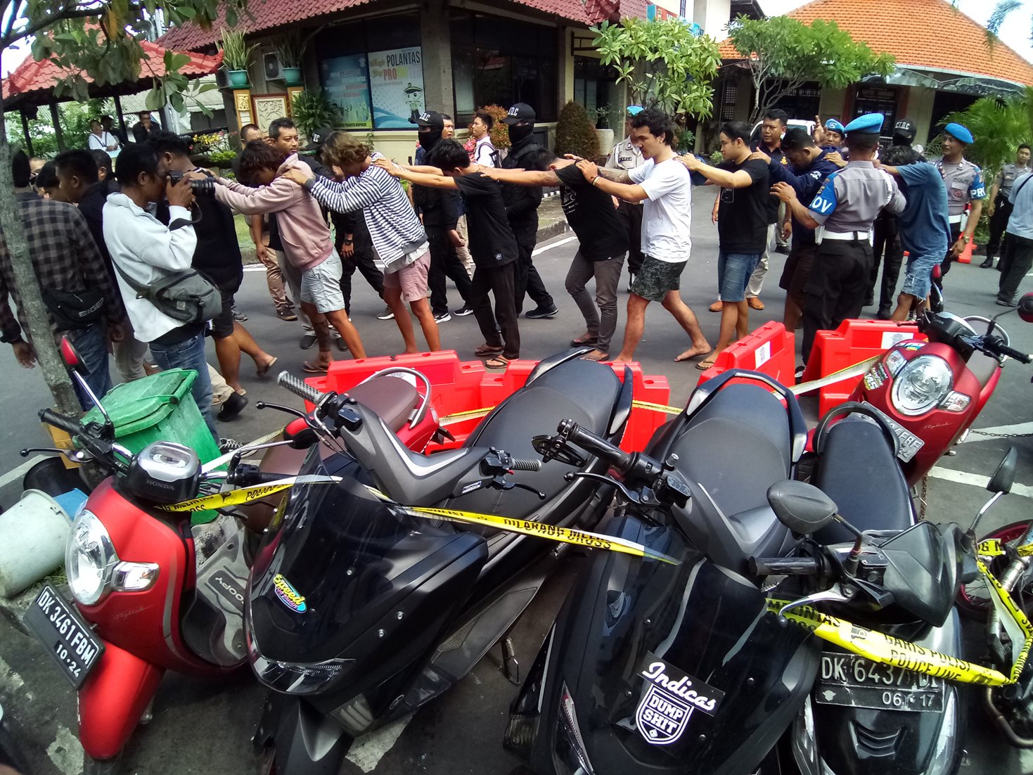 Trek-trekan di Jalan Raya, 33 Remaja Diamankan | Bali Tribune