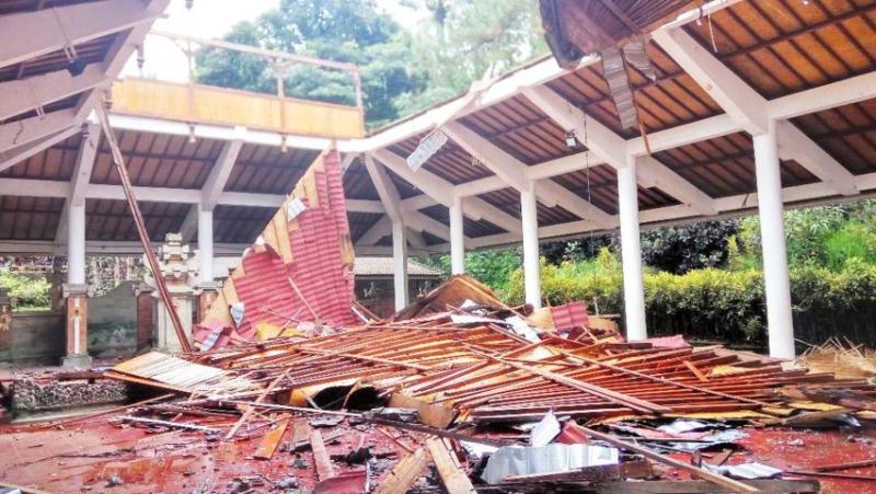 Atap Wantilan Sasana Budaya Ambrol | Bali Tribune