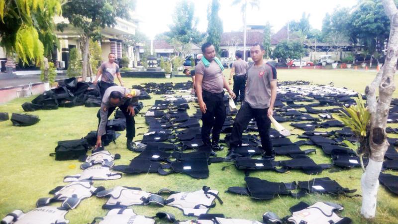 Musim Pilkada Atribut Dalmas Dibersihkan | Bali Tribune