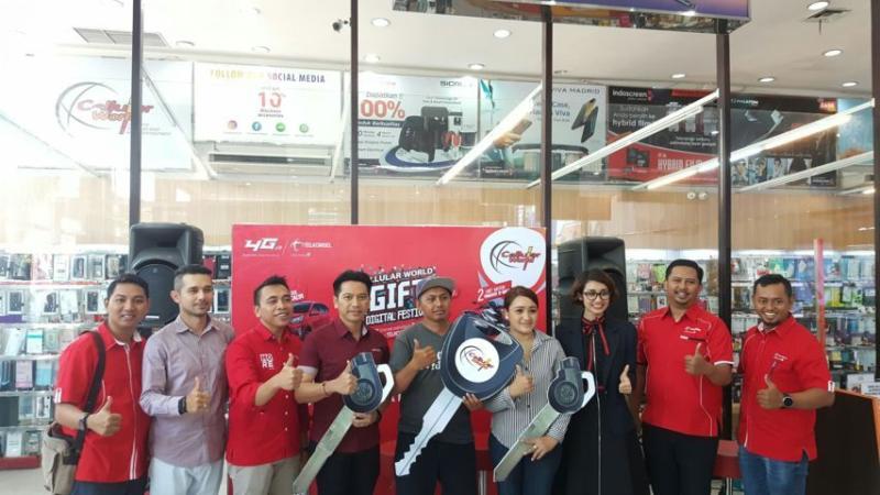 Telkomsel Bersama Cellular World Serahkan Apresiasi Program GIFT ke ...
