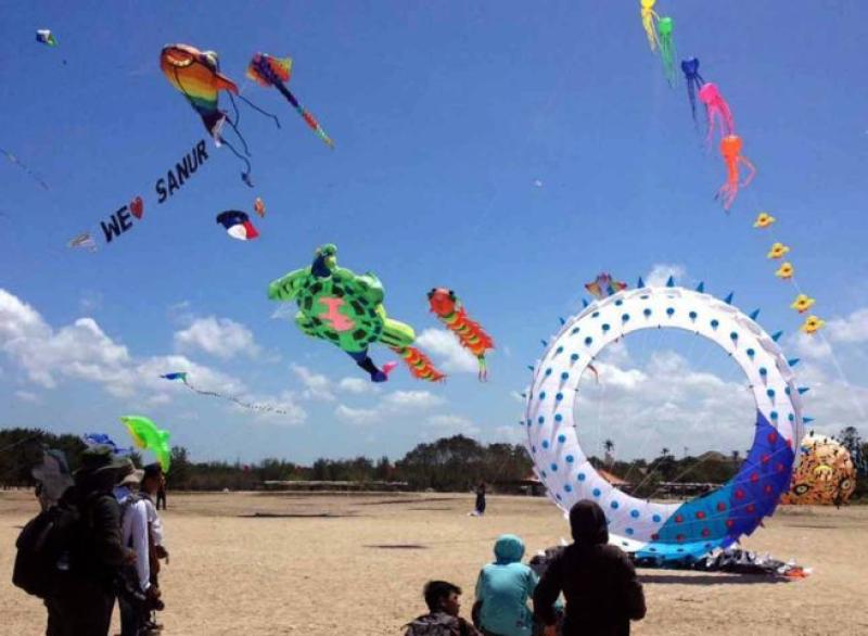 Ratusan Jenis Layangan Meriahkan SIKF | Bali Tribune