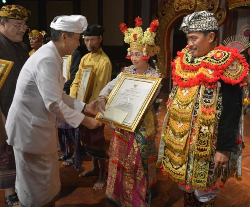 Sembilan Seniman Raih Penghargaan | Bali Tribune