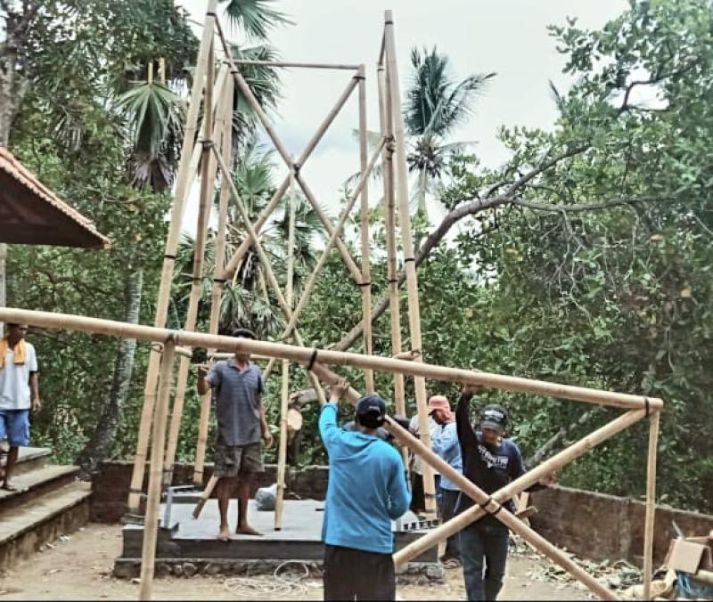 Warga Bangun Tower Internet dari Bambu | Bali Tribune