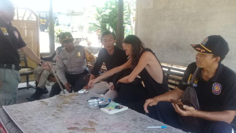 Satpol PP Amankan Bule Gelandangan | Bali Tribune Satpol PP Amankan Bule Gelandangan | Bali Tribune