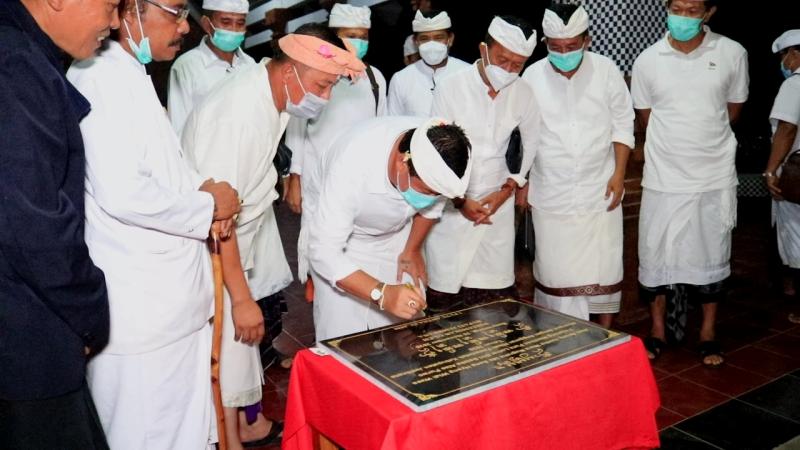 Berarsitektur Bali dan Pertahankan Ciri Khas Jawa, Bale Wantilan Pura ...