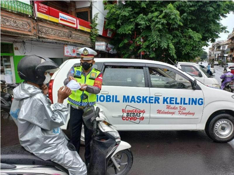 Imbauan Prokes dan Bagikan Masker kepada Warga | Bali Tribune
