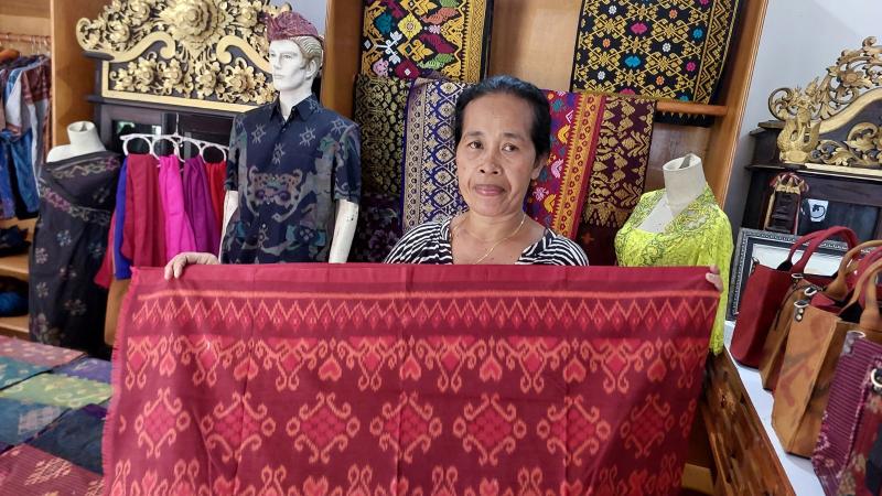 Melihat Keunikan Ragam Corak dan Motif Endek Tradisional Khas Sidemen ...