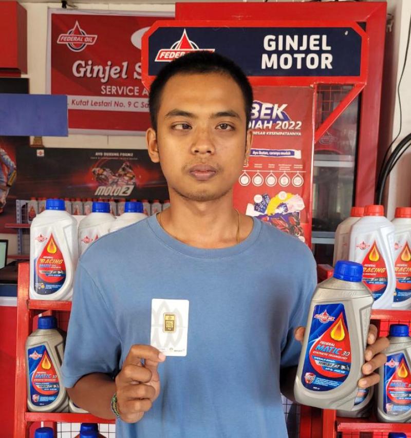 Ganti Pelumas Federal Oil, Rendi Dapat Logam Mulia Program SOBER 2022 ...