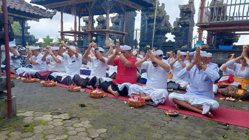 Perayaan Hari Raya Tumpek Landep, Gubernur Bali I Wayan Koster ...