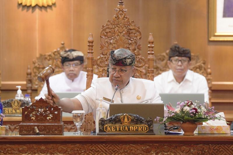 Parwata "Hatrick" Tiga Periode Pegang "Palu" Dewan Badung | Bali Tribune