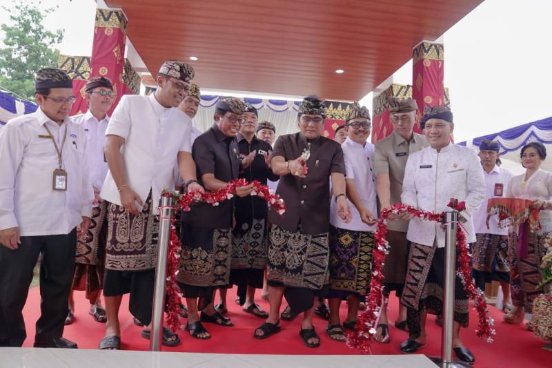 Bupati Giri Prasta Resmikan Kantor Pusat Perumda Air Minum Tirta ...